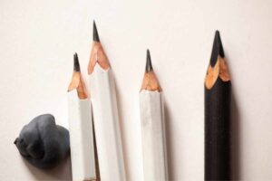 How to Choose the Right Drawing Materials – Urbaki Art