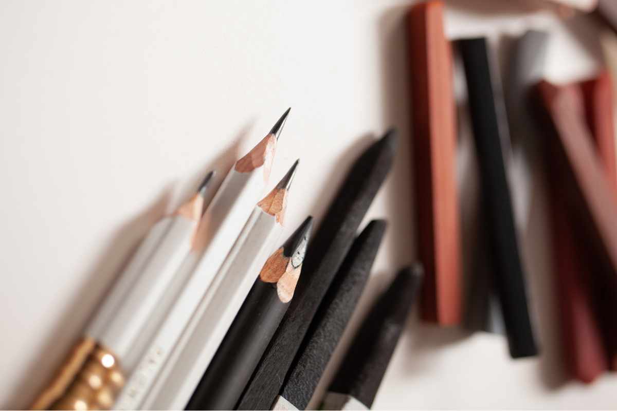 How to Choose the Right Drawing Materials – Urbaki Art
