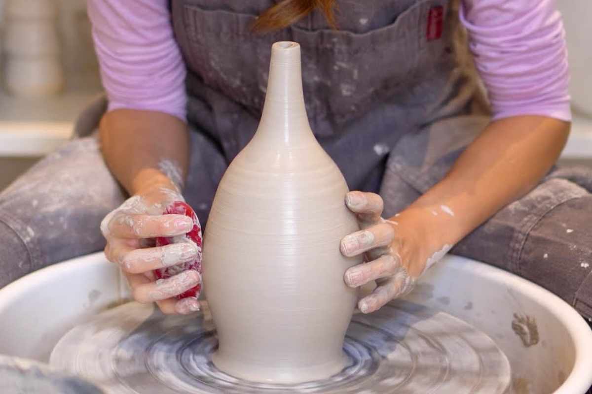Create Your Own Teardrop Vase with Expert Guidance – Urbaki Art