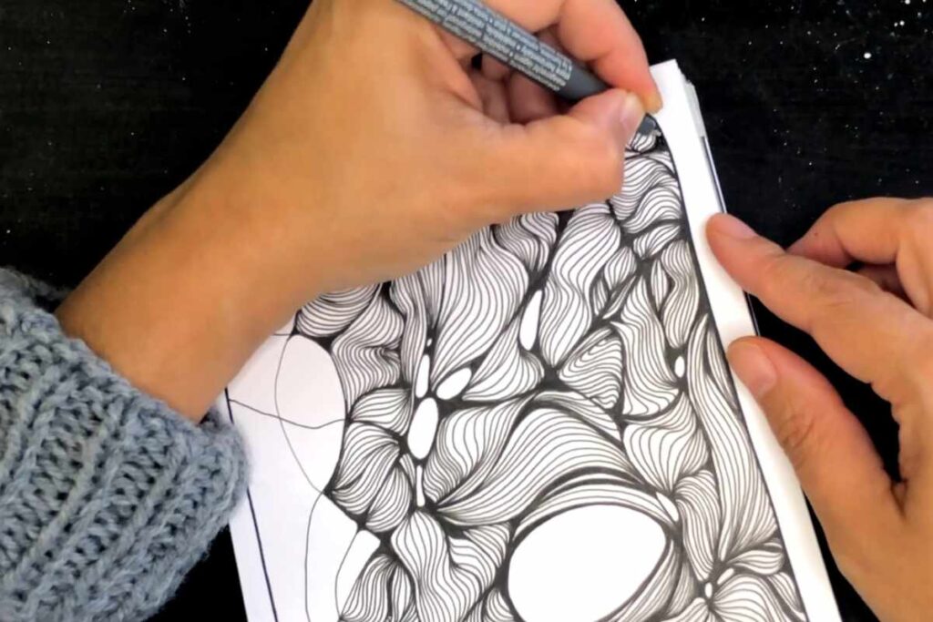 Zentangle-Inspired Wavy Line Drawing for Stress Relief – Urbaki Art